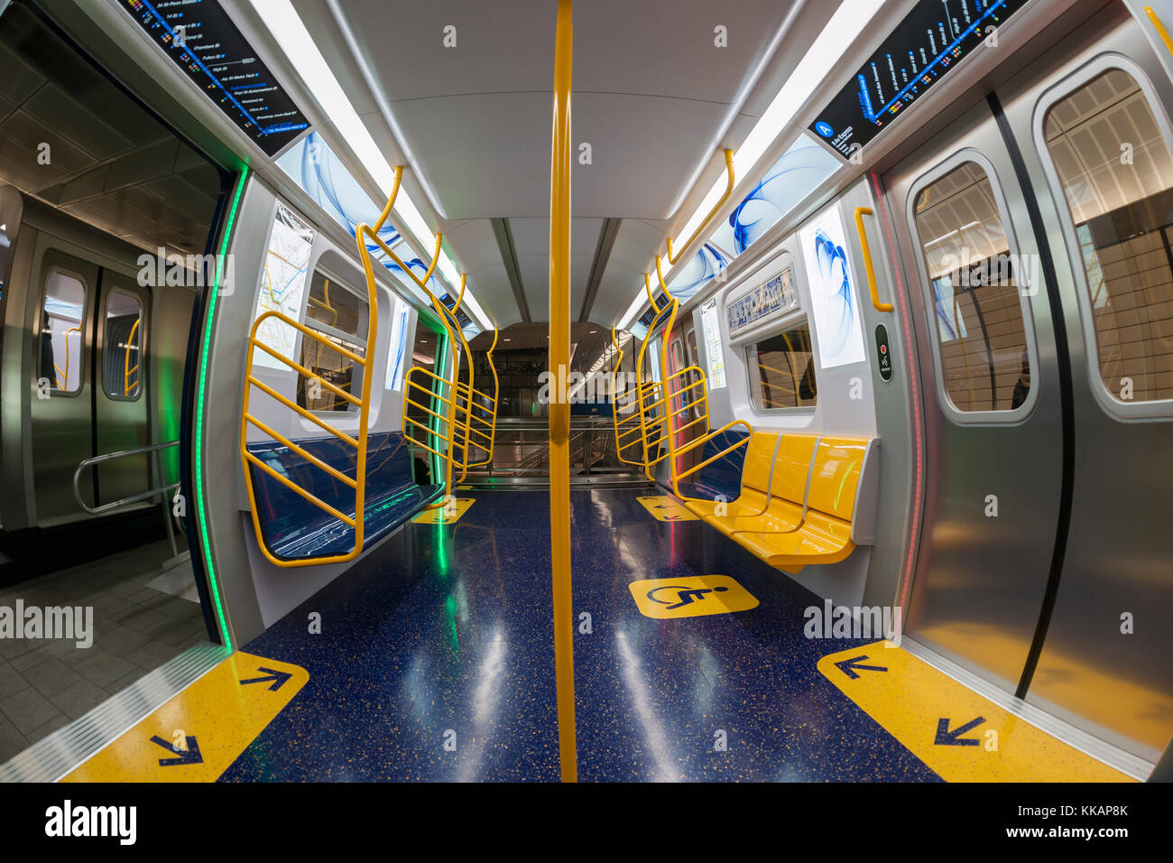 New York City, USA. 30th November, 2017. Commuters, media and subway ...