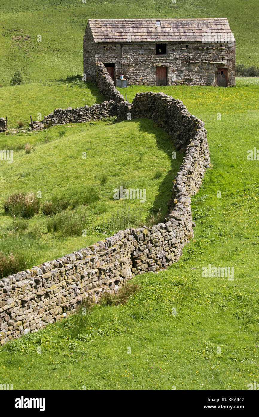 Traditional field barn barns exterior hi-res stock photography and ...