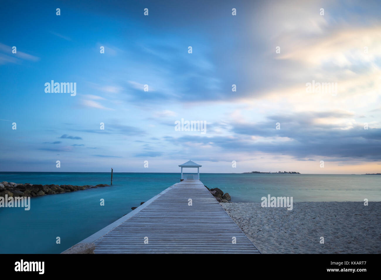 Bahamas pier hi-res stock photography and images - Alamy