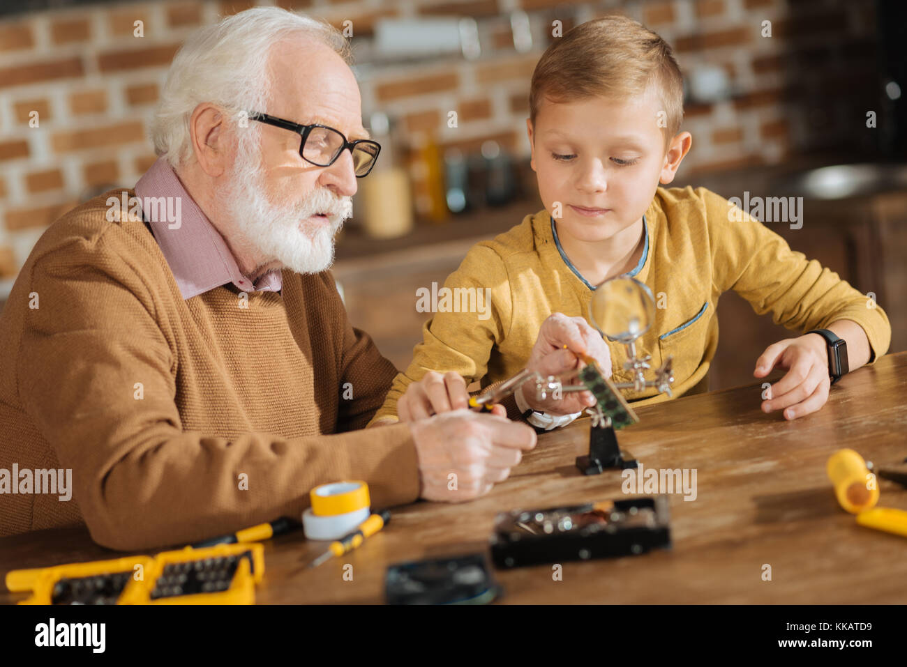 Fixing objects hi-res stock photography and images - Alamy
