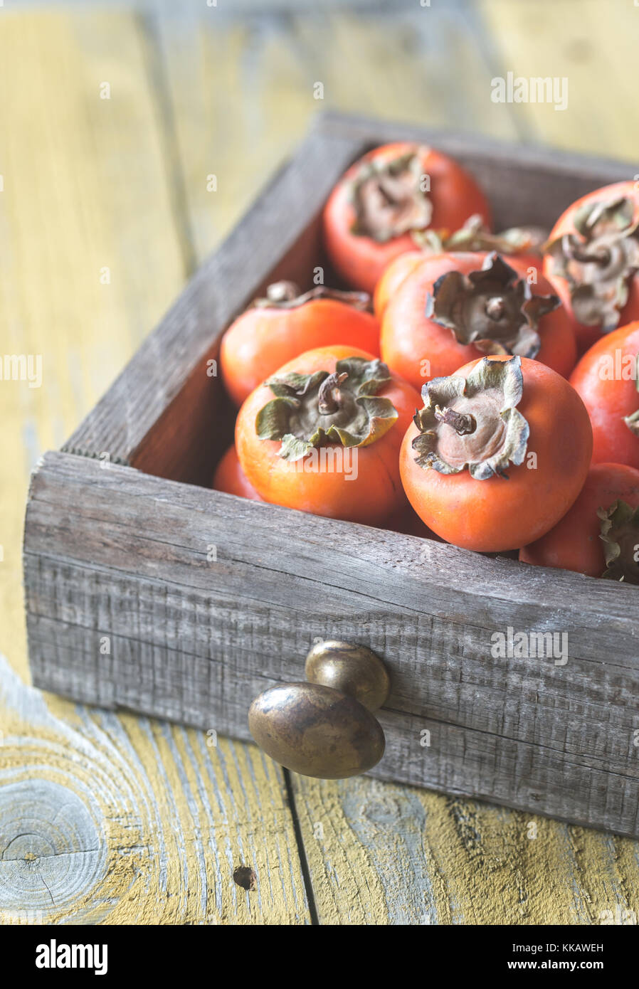 Wooden box of fresh persimmons Stock Photo - Alamy