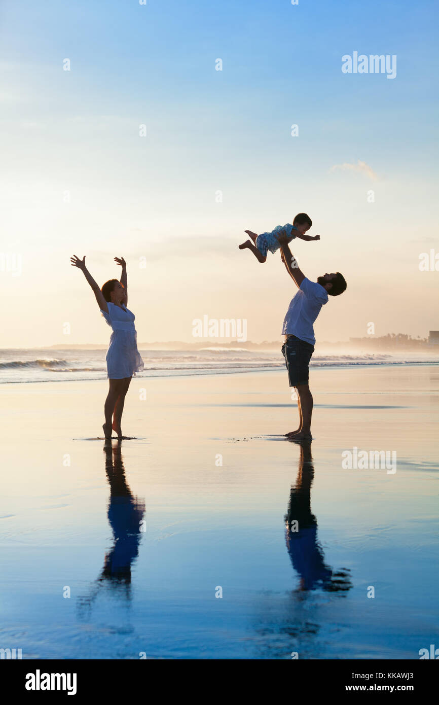 Parents and baby silhouette hi-res stock photography and images - Alamy