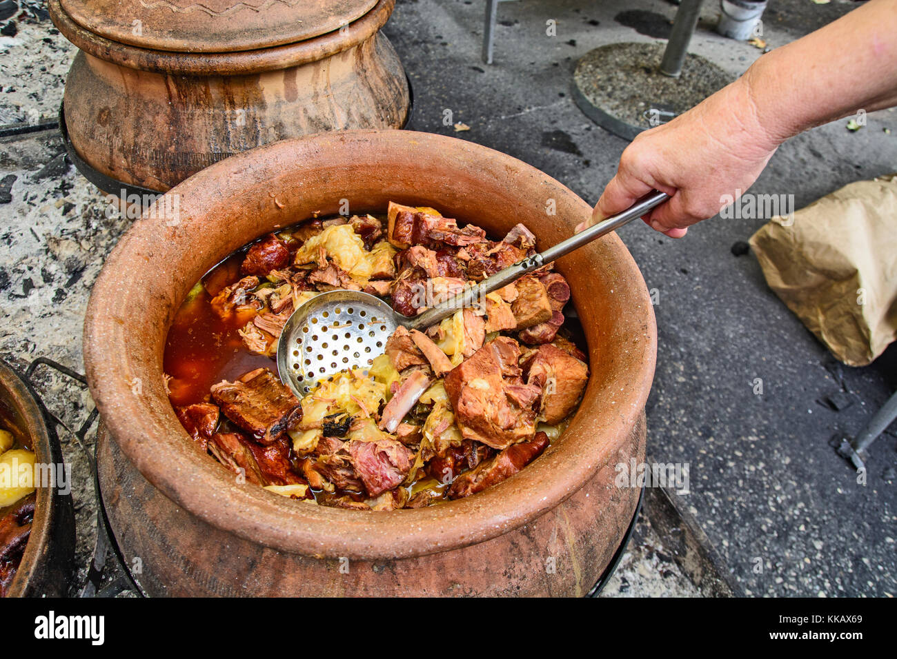 Cooking vessels hi-res stock photography and images - Alamy