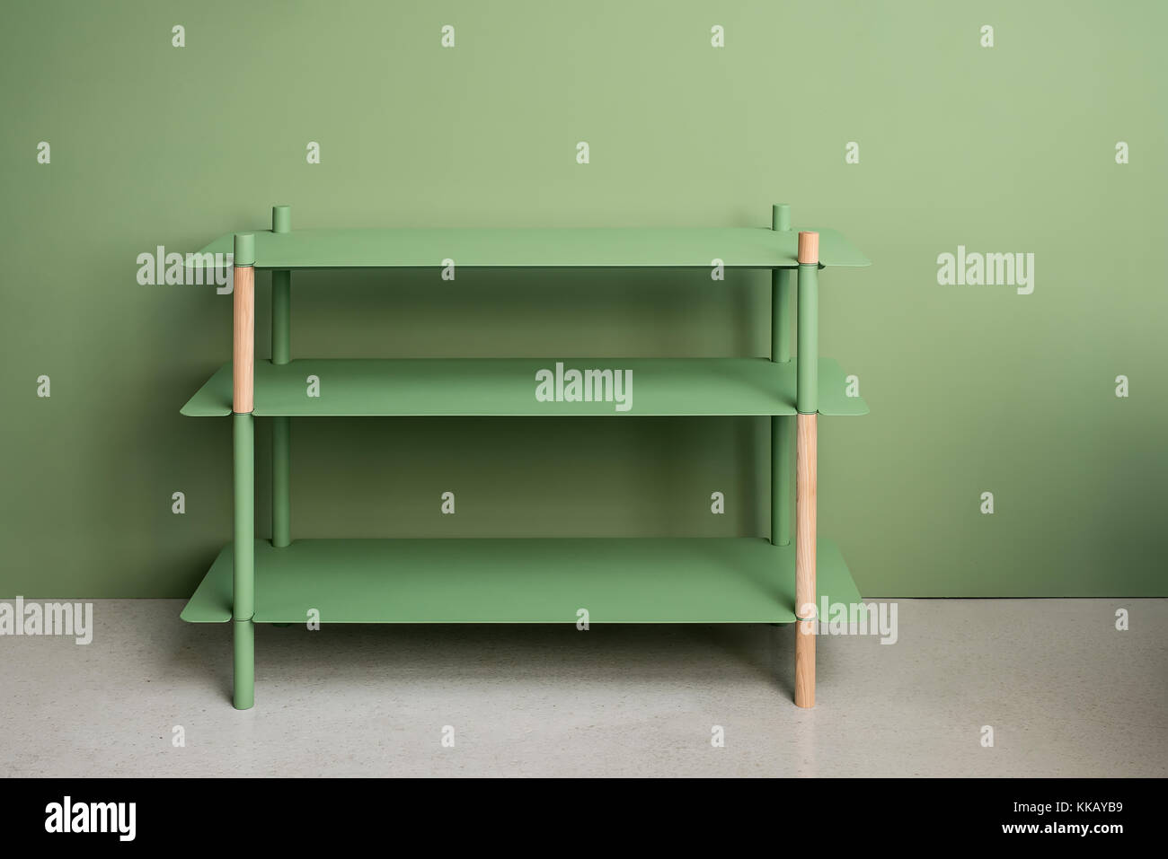 Green stand hi-res stock photography and images - Alamy