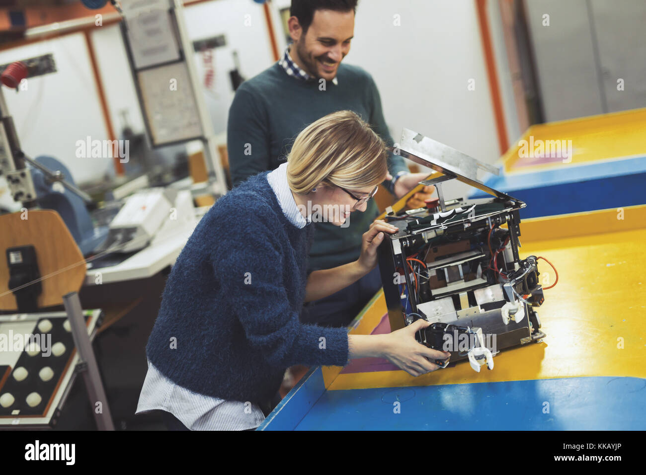 Mechanical engineer students university hi-res stock photography and ...