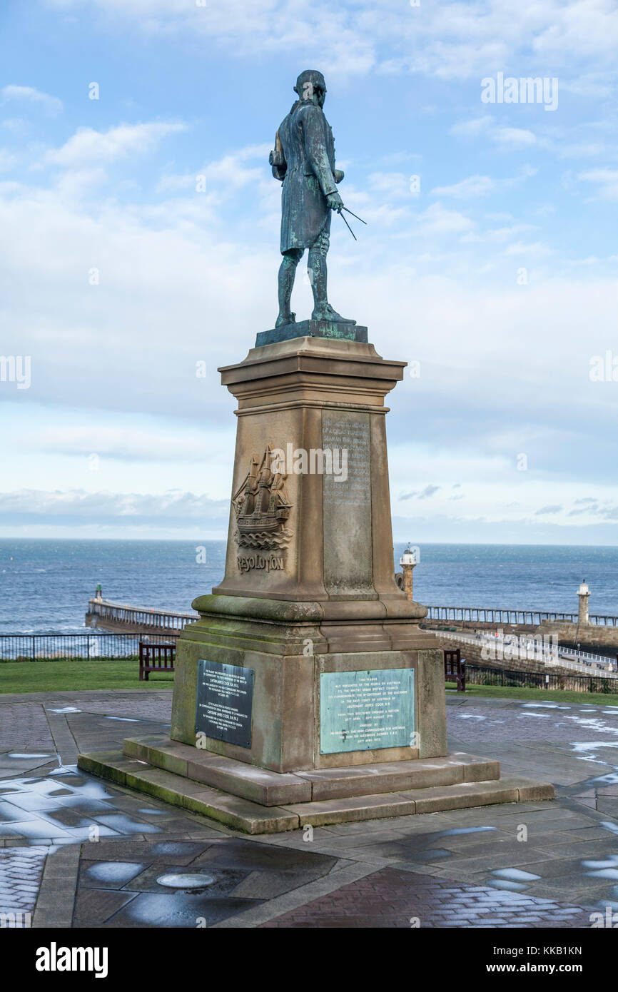Whitby james cook statue hi-res stock photography and images - Alamy