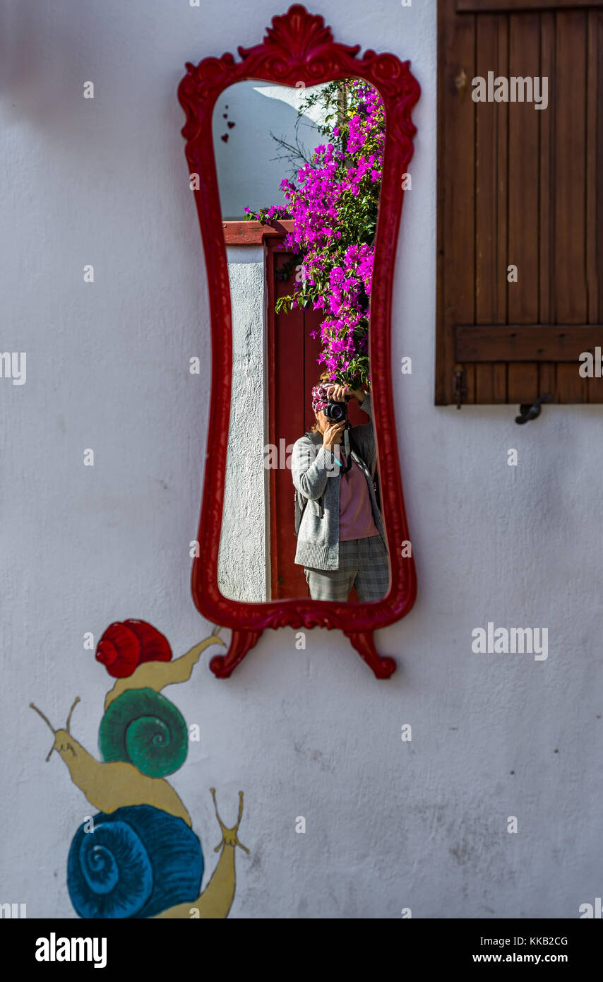 Old dusty mirror hi-res stock photography and images - Alamy