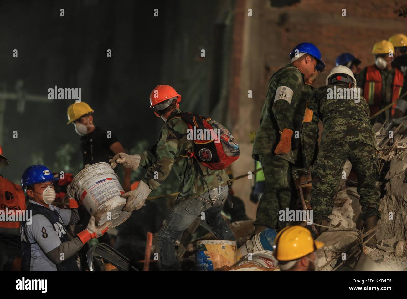 Earthquake Mexico 2017. Hundreds of thousands of Mexicans worked on ...