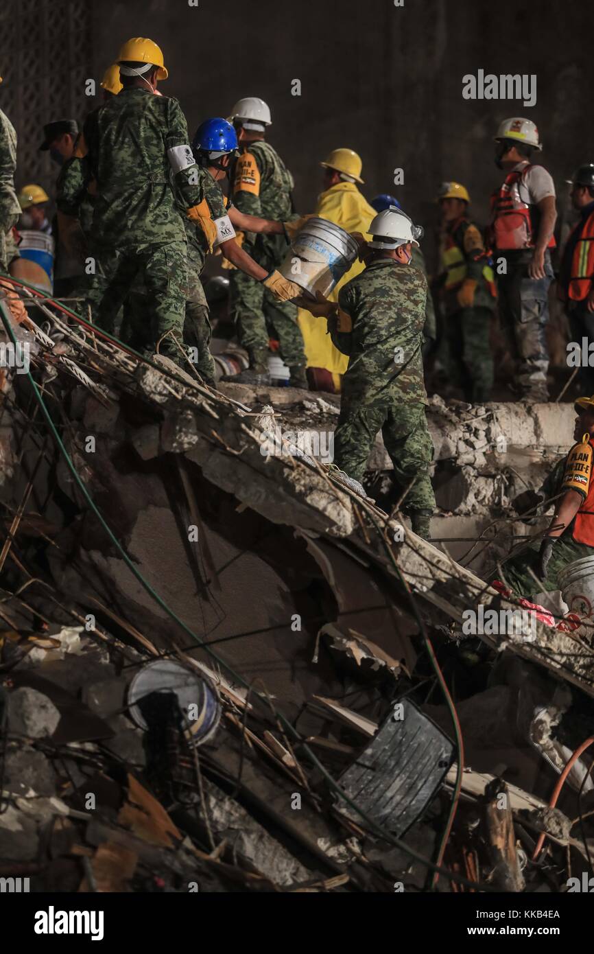 Earthquake Mexico 2017. Hundreds of thousands of Mexicans worked on ...