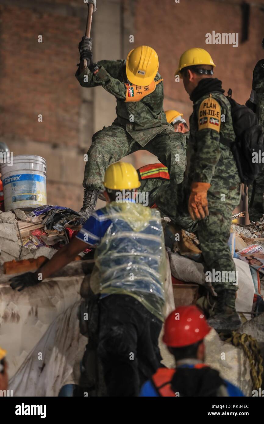 Earthquake Mexico 2017. Hundreds of thousands of Mexicans worked on ...