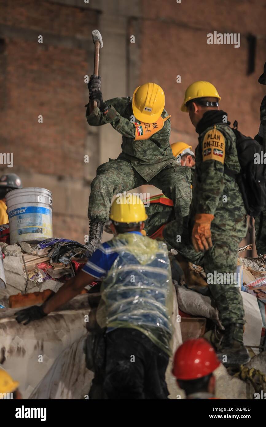 Earthquake Mexico 2017. Hundreds of thousands of Mexicans worked on ...