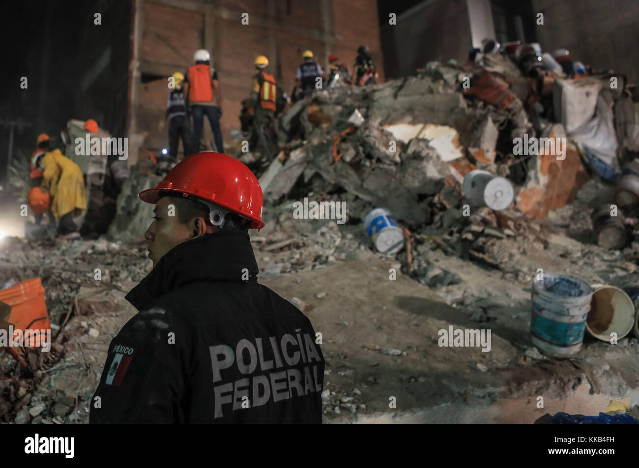 Earthquake Mexico 2017. Hundreds of thousands of Mexicans worked on ...