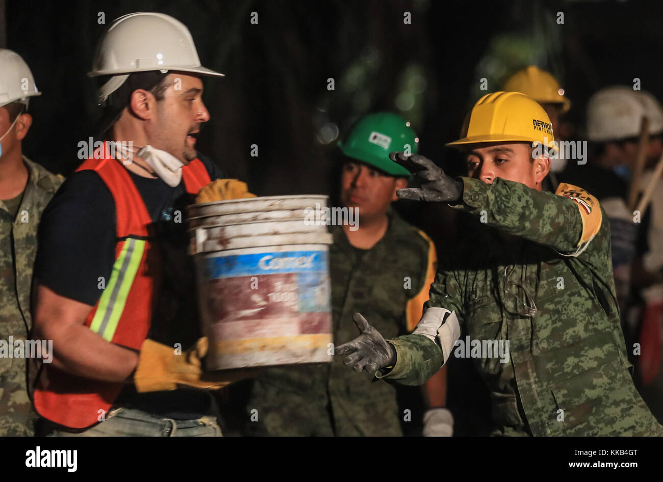 Earthquake Mexico 2017. Hundreds of thousands of Mexicans worked on ...