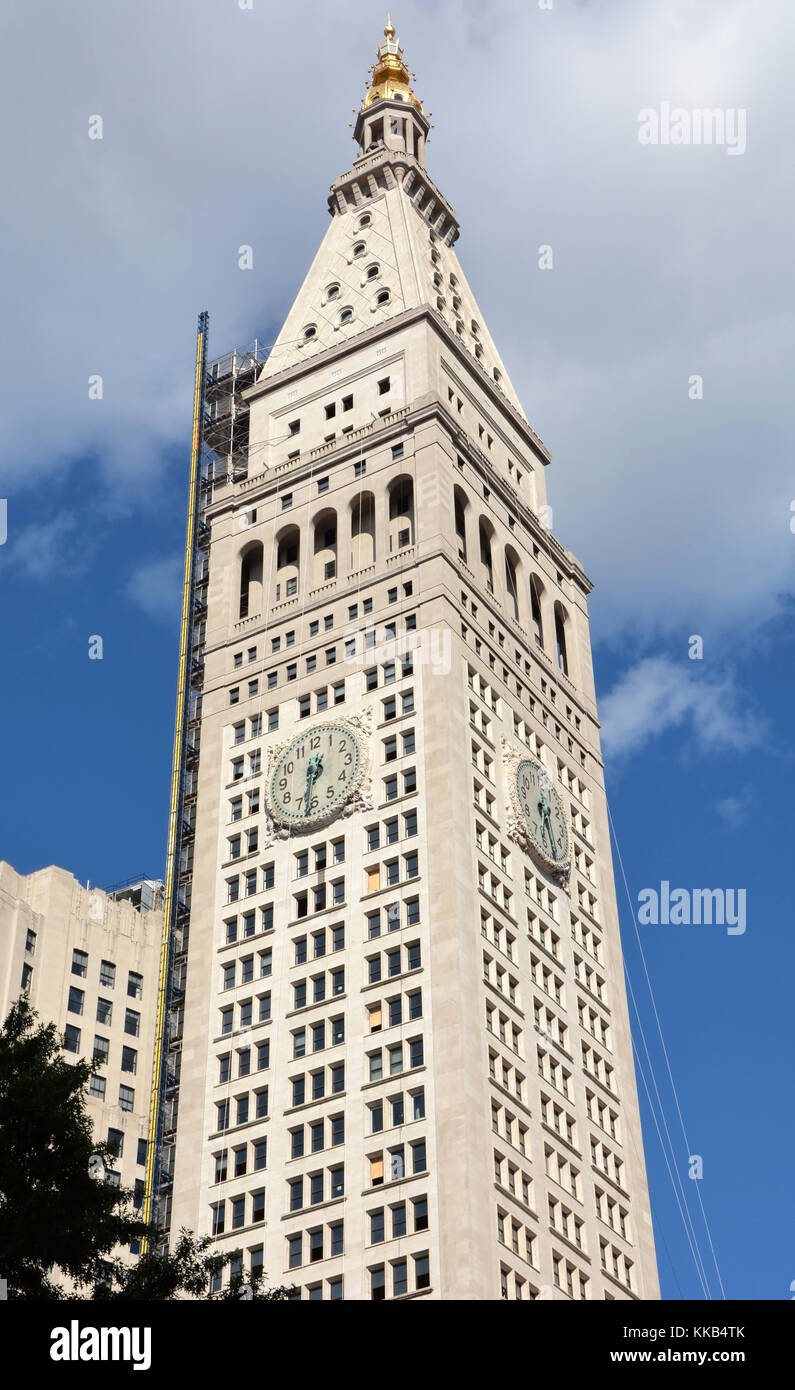 Insurance tower hi-res stock photography and images - Alamy