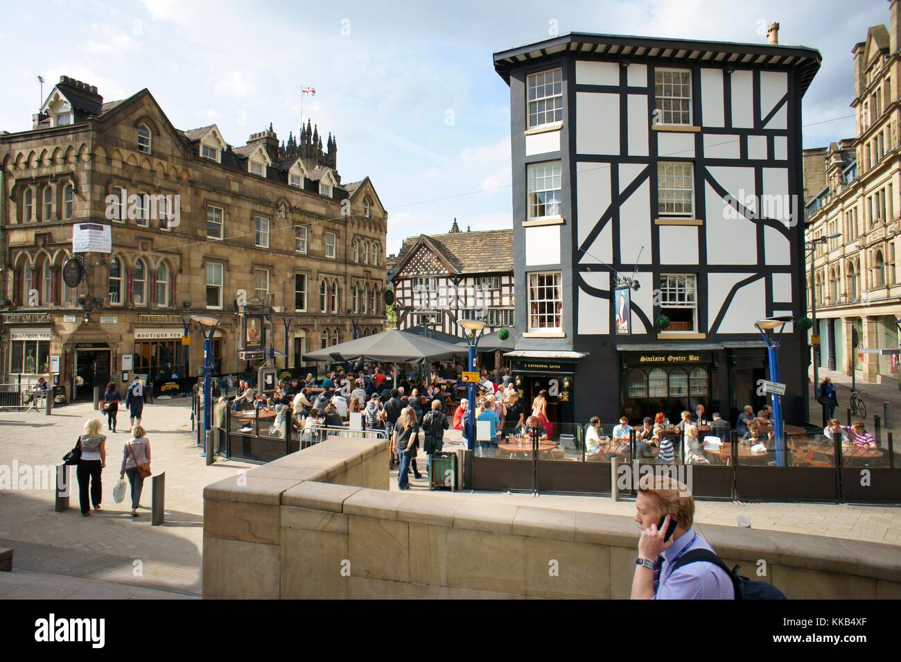 Old wellington inn sinclairs oyster hi-res stock photography and images ...