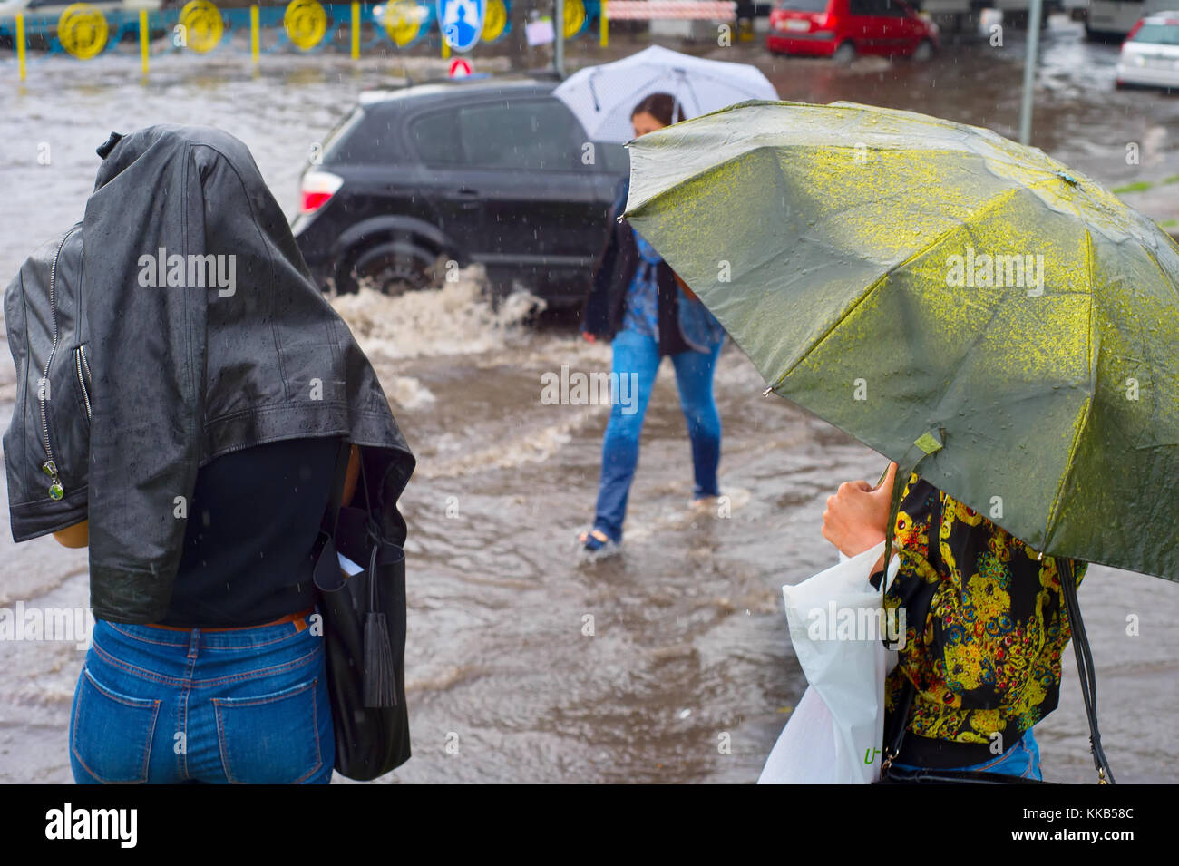 Urban rain hi-res stock photography and images - Alamy