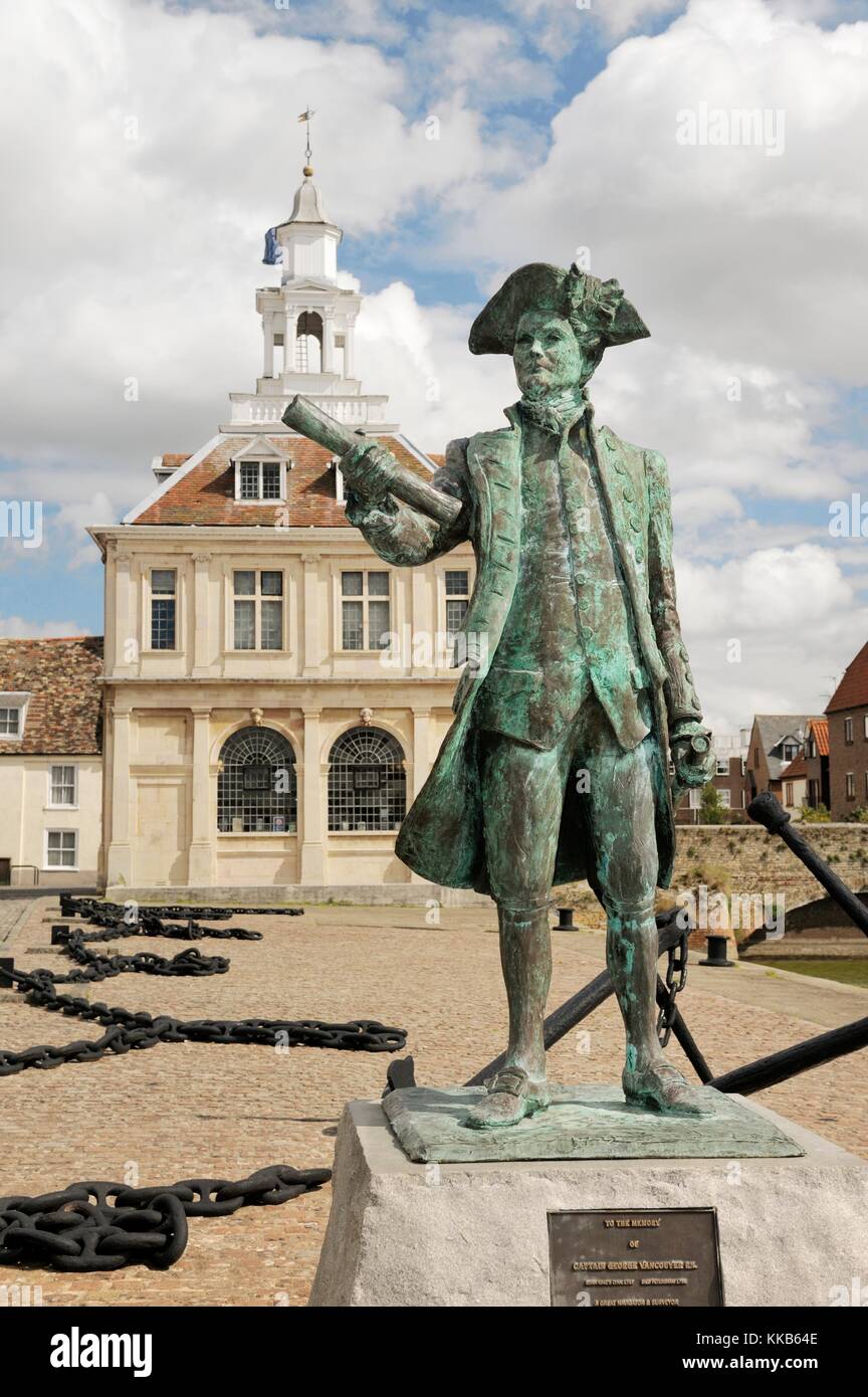 Captian George Vancouver statue before Customs House, Kings Lynn ...