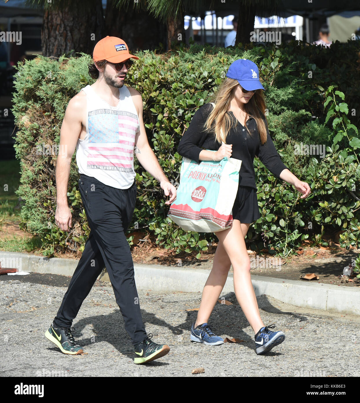Elizabeth Olsen goes to the Farmers Market with her boyfriend Robbie ...