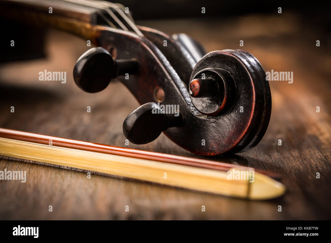 Violin in vintage style on wood background Stock Photo - Alamy