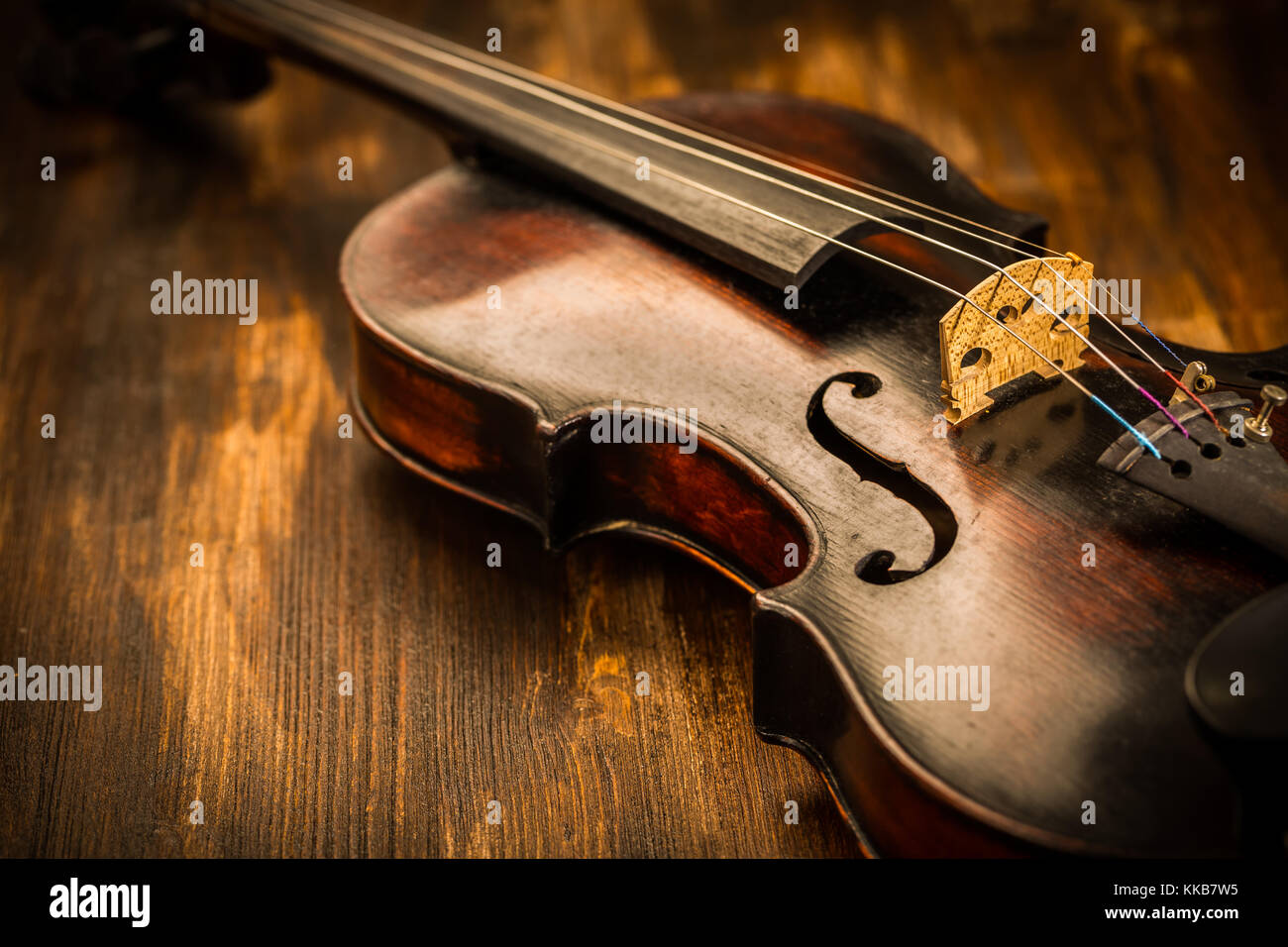 Violin in vintage style on wood background Stock Photo - Alamy