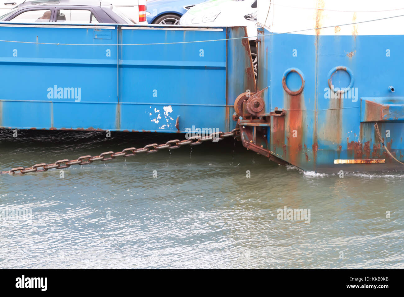 Torpoint Ferry is a chain ferry which travels from Torpoint across the ...