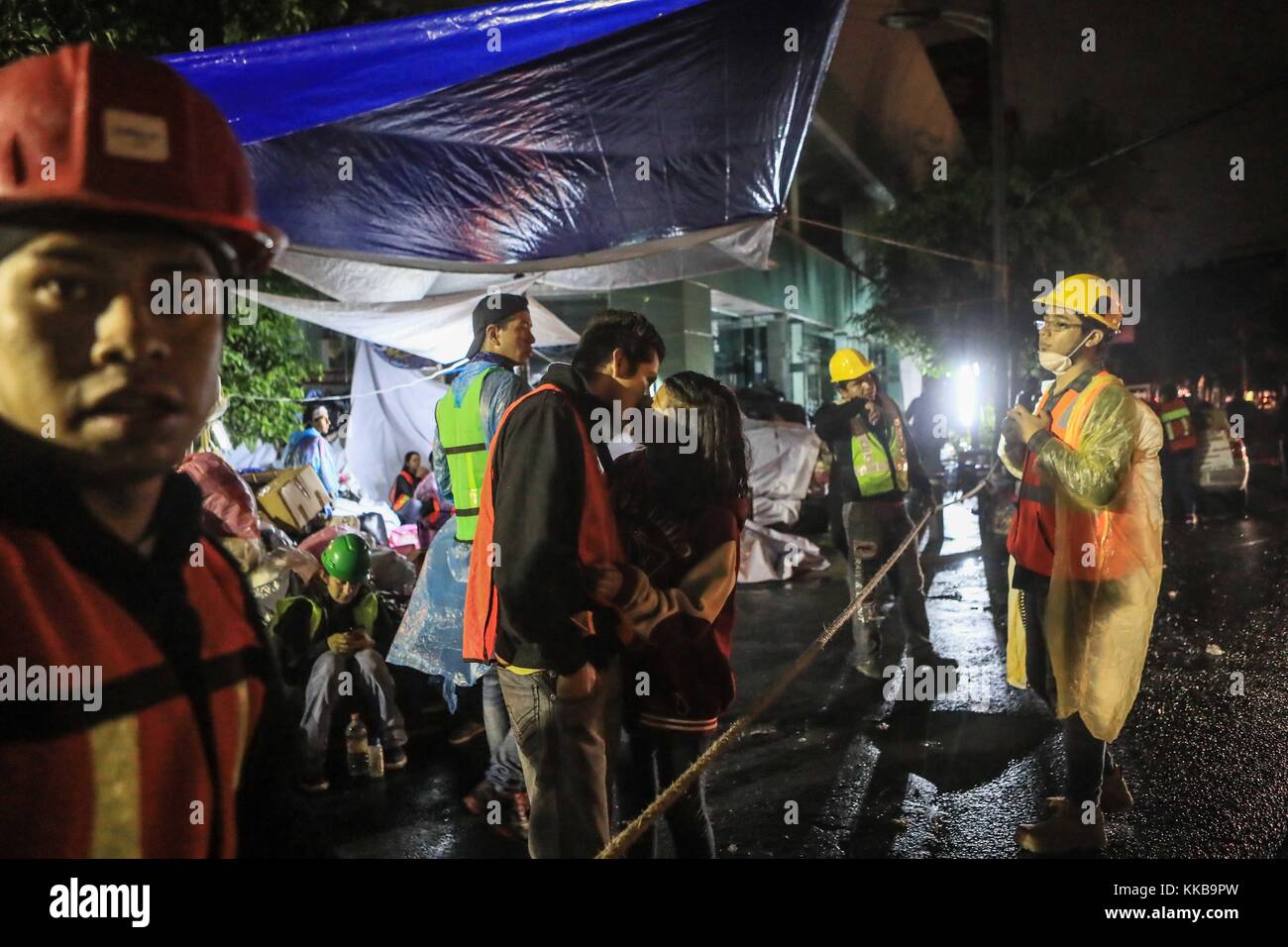 Earthquake Mexico 2017. Hundreds of thousands of Mexicans worked on ...
