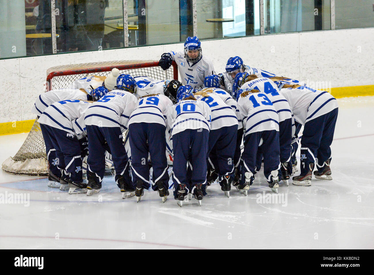 November 28, 2017 - Mississauga, ON, Canada. Players on the ice during ...