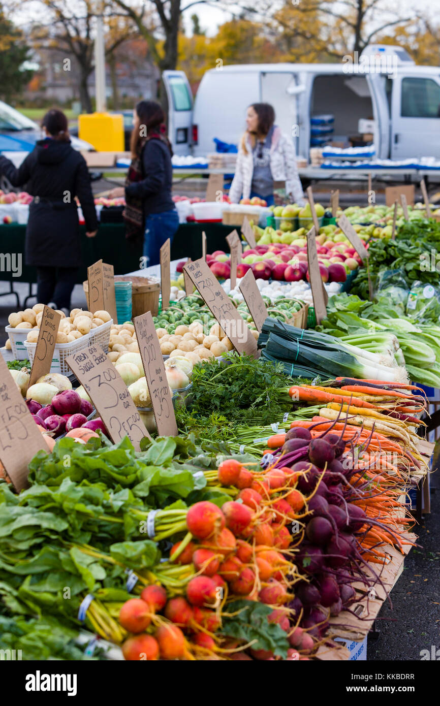 Farmers market vegetables hi-res stock photography and images - Alamy
