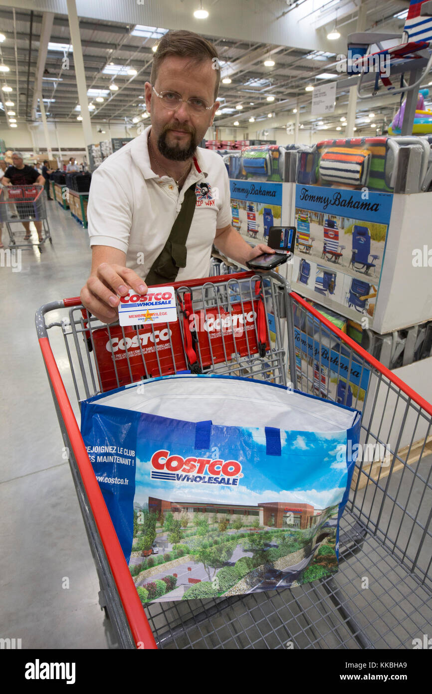 Costco shopping center hi-res stock photography and images - Alamy