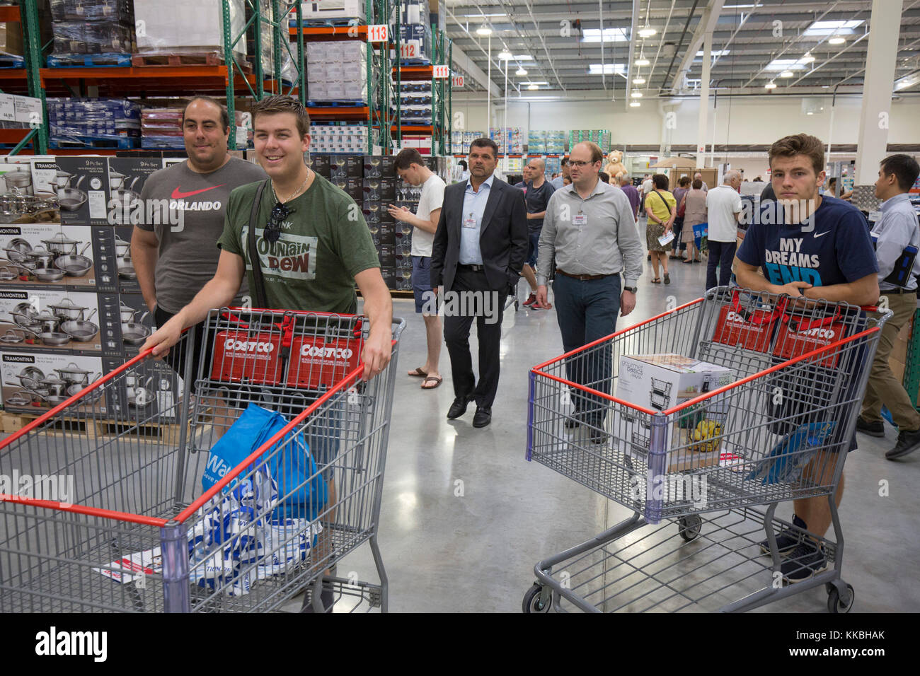Costco france hi-res stock photography and images - Alamy