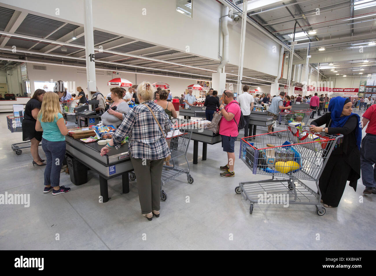 Costco grand opening hi-res stock photography and images - Alamy
