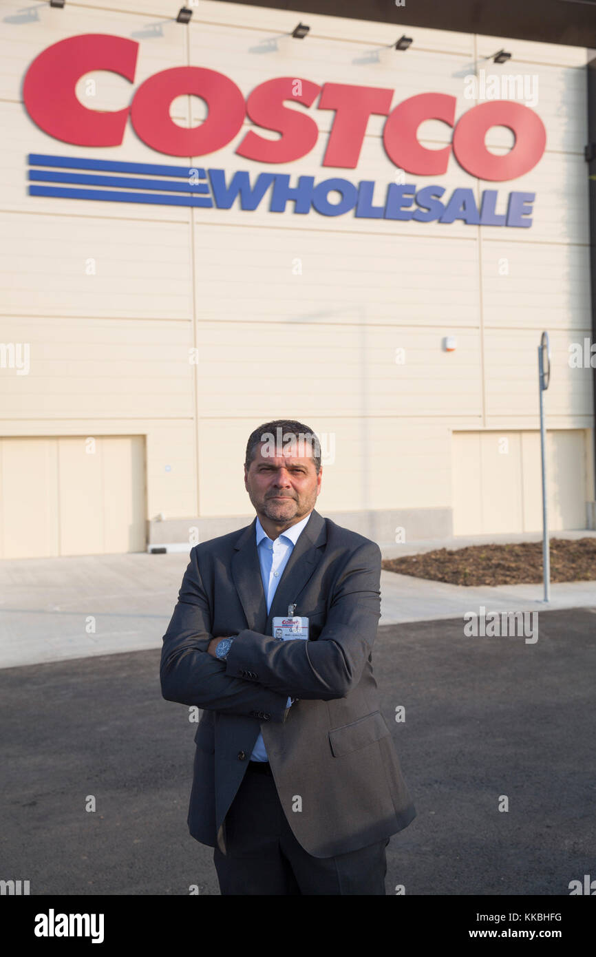 Costco cart hi-res stock photography and images - Alamy