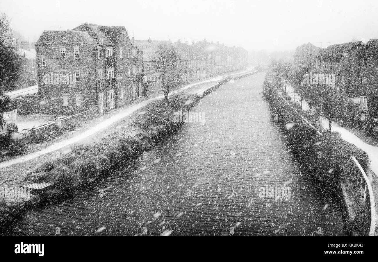 Beverley beck canal Black and White Stock Photos & Images - Alamy