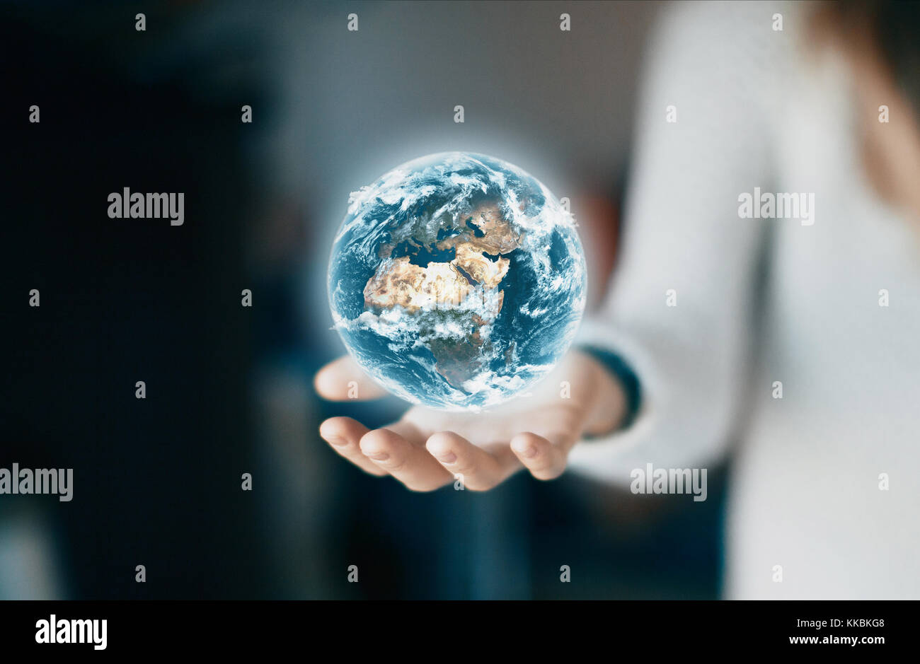 Earth hand environment hi-res stock photography and images - Alamy