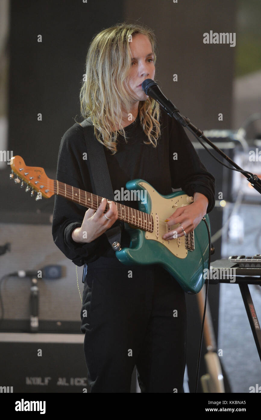 Amber japanese house hi-res stock photography and images - Alamy