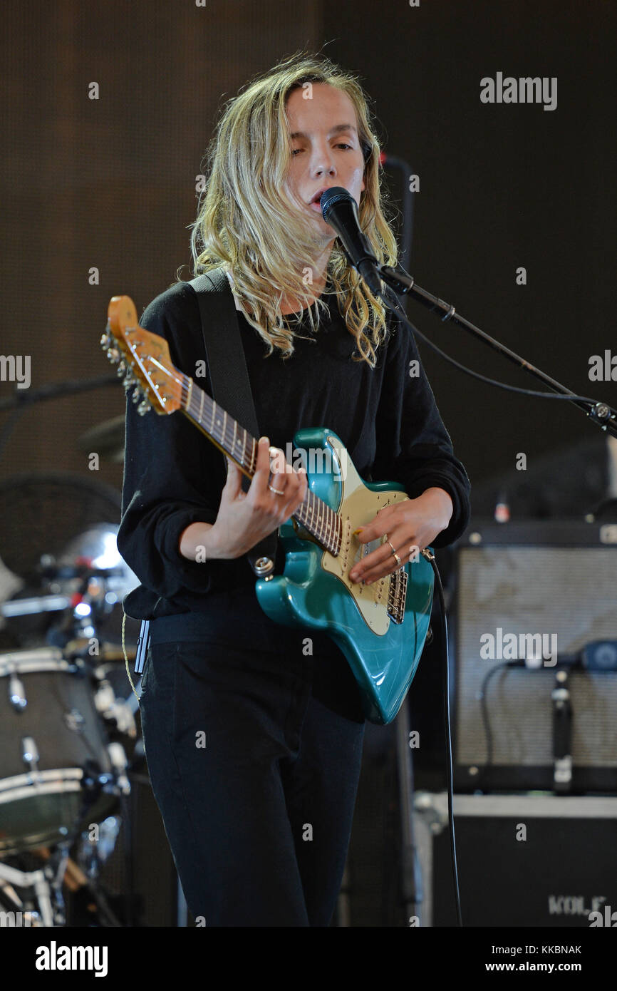 Londoner amber bain hi-res stock photography and images - Alamy