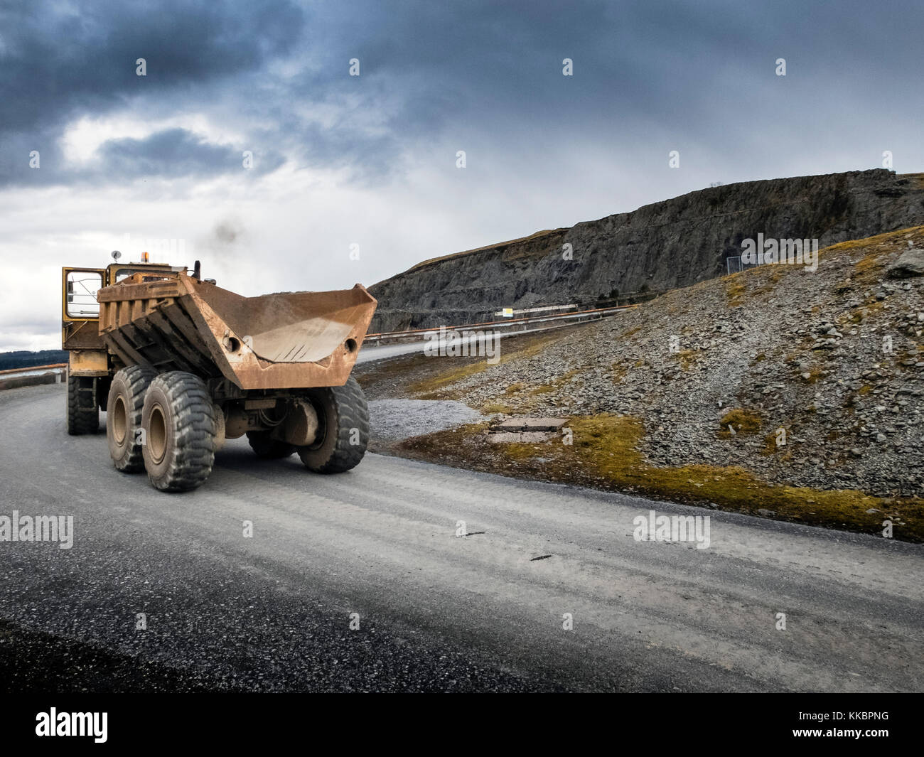 Articulated truck hi-res stock photography and images - Alamy