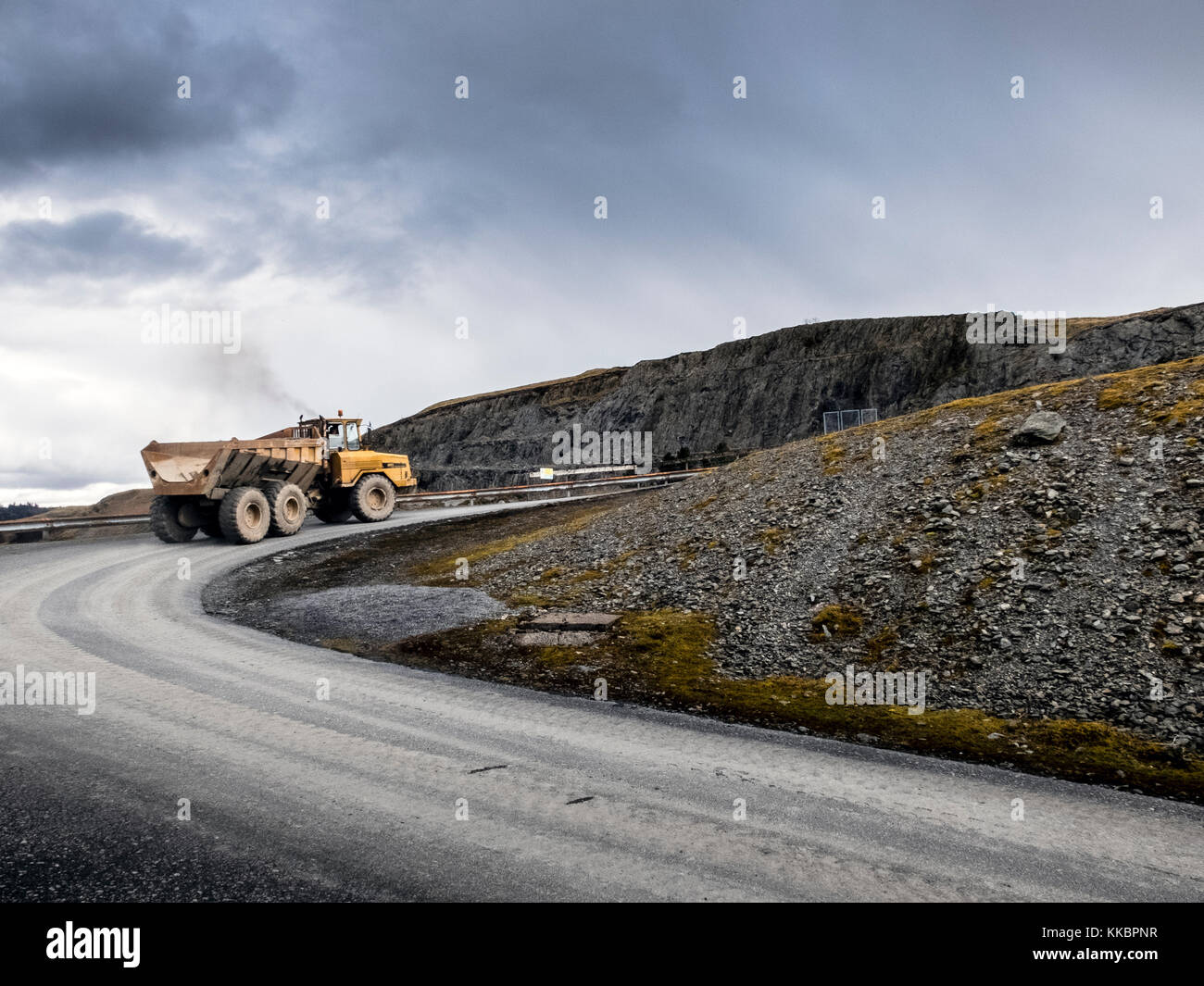 Articulated truck hi-res stock photography and images - Alamy