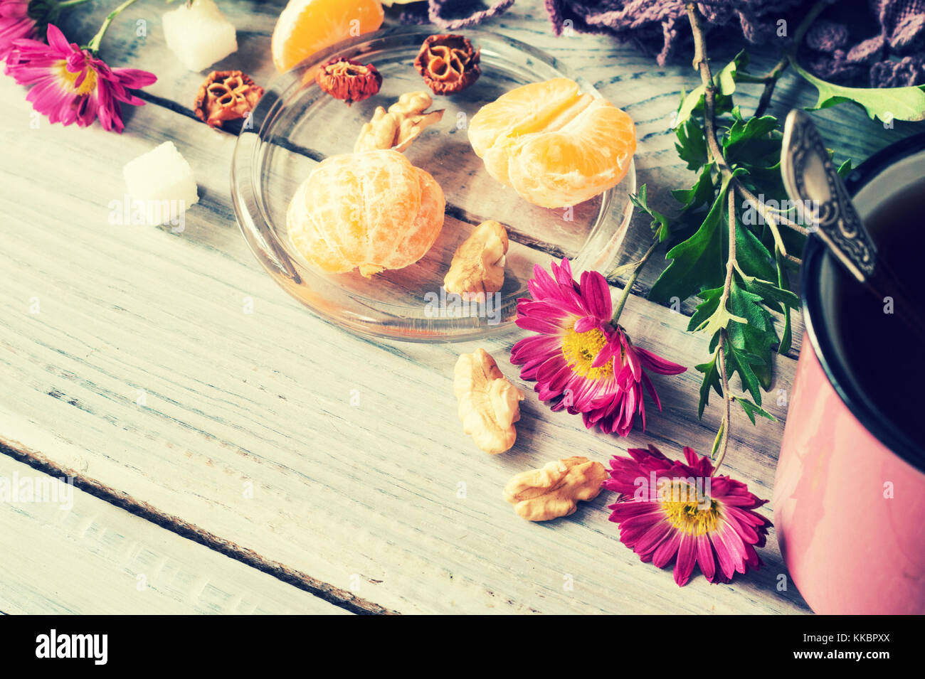 Tangerine colored flowers hi-res stock photography and images - Alamy