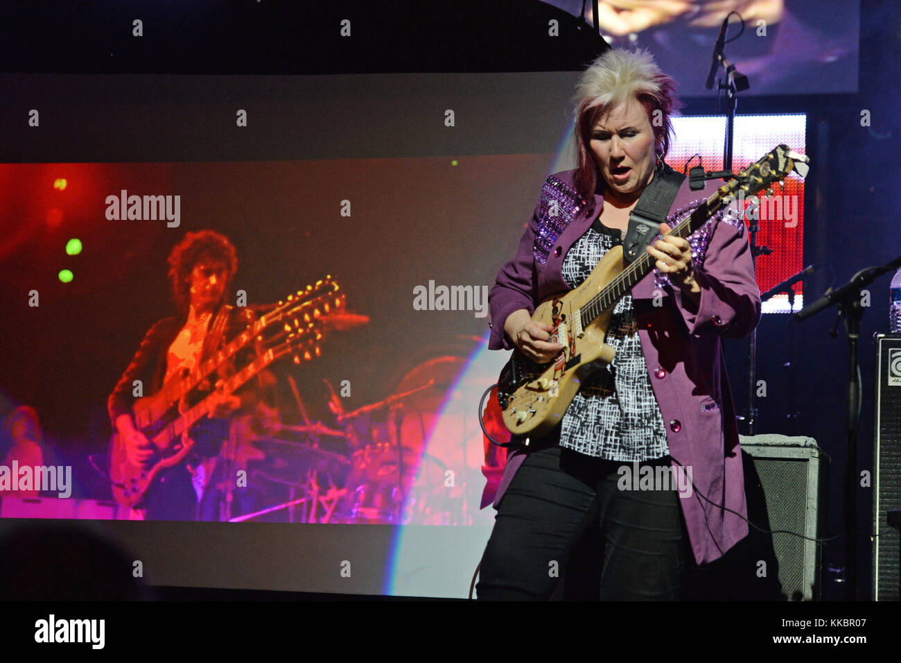 FORT LAUDERDALE, FL - FEBRUARY 26: Jennifer Batten performs at The ...