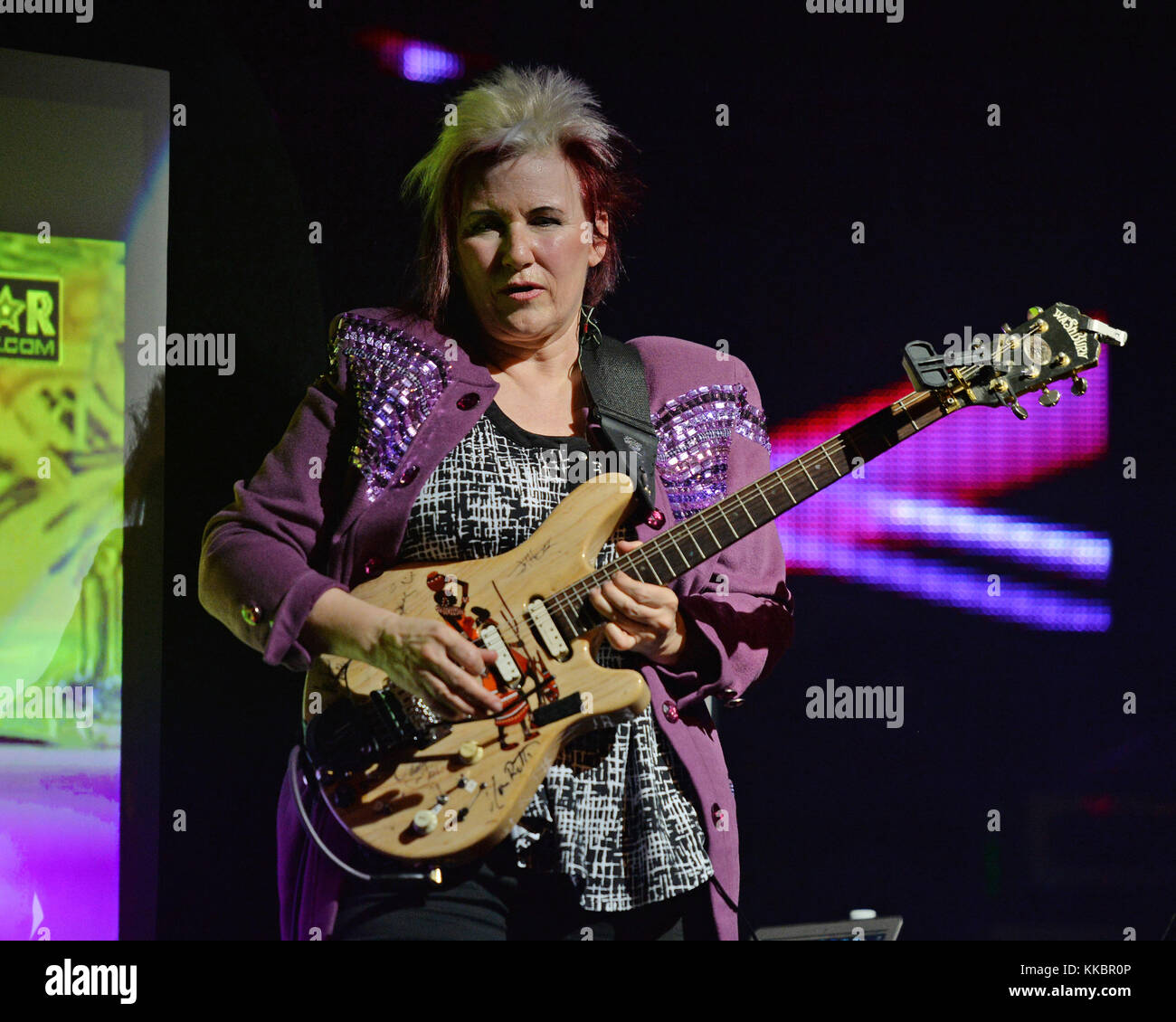FORT LAUDERDALE, FL - FEBRUARY 26: Jennifer Batten performs at The ...