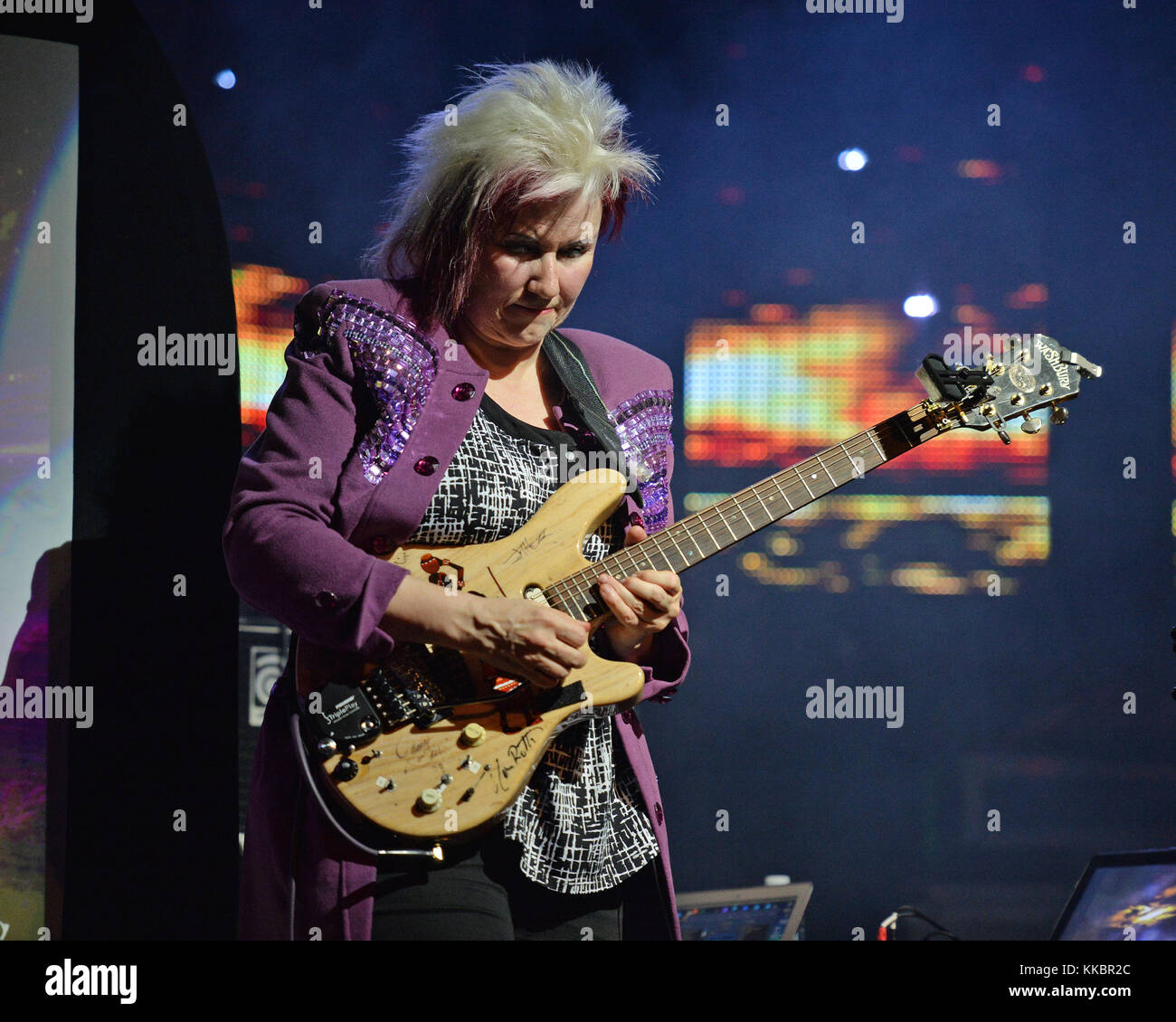 FORT LAUDERDALE, FL - FEBRUARY 26: Jennifer Batten performs at The ...