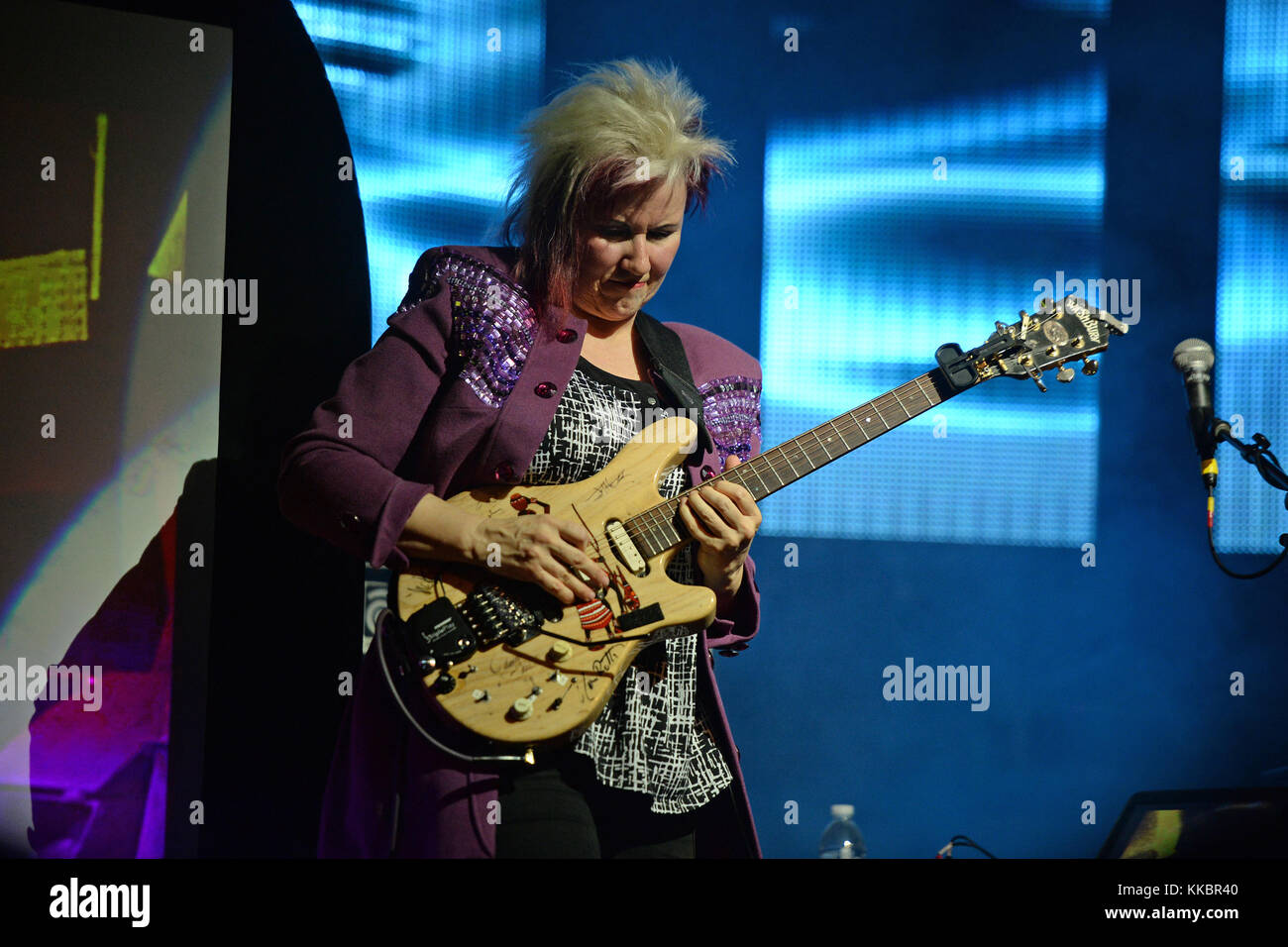 FORT LAUDERDALE, FL - FEBRUARY 26: Jennifer Batten performs at The ...