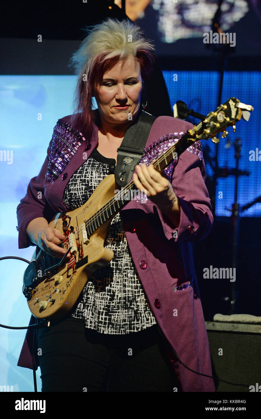 Jennifer batten hi-res stock photography and images - Alamy