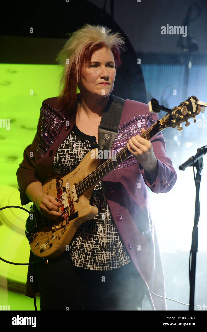 FORT LAUDERDALE, FL - FEBRUARY 26: Jennifer Batten performs at The ...