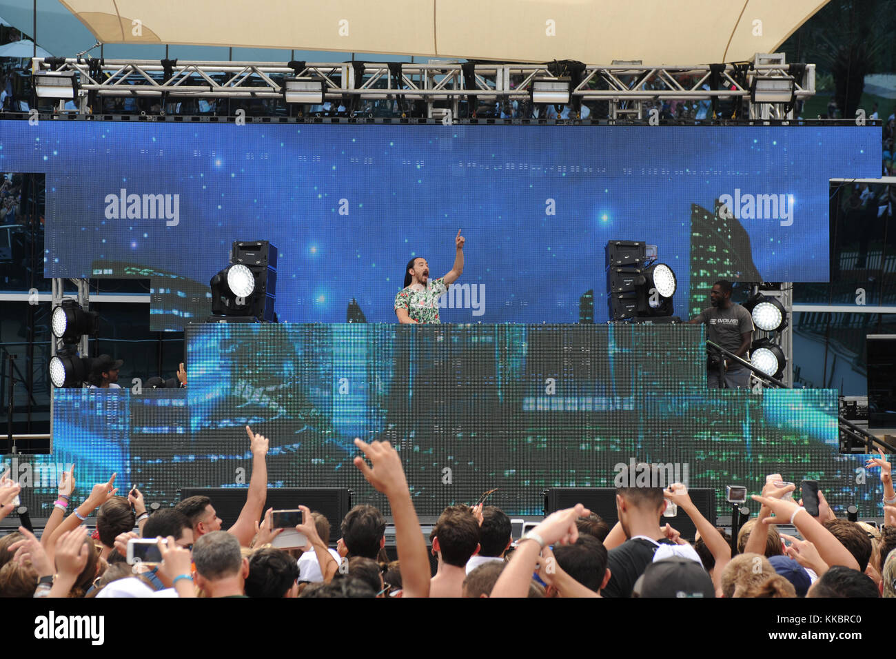 MIAMI BEACH, FL - AUGUST 13: Steve Aoki performs during the I Heart ...