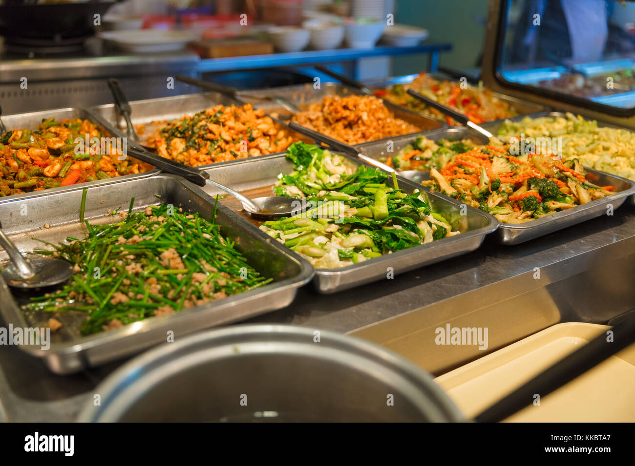 Fresh Chicken With Port And Vegetable Dishes At Market Stock Photo - Alamy