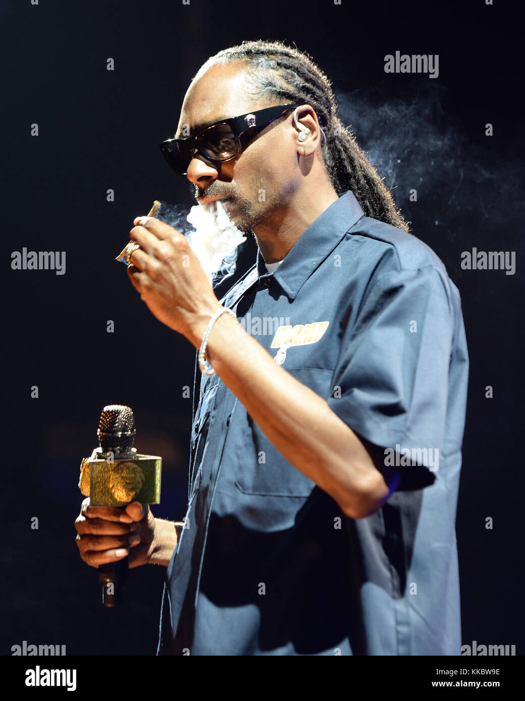 WEST PALM BEACH, FL - JULY 20: Snoop Dogg performs during opening night ...
