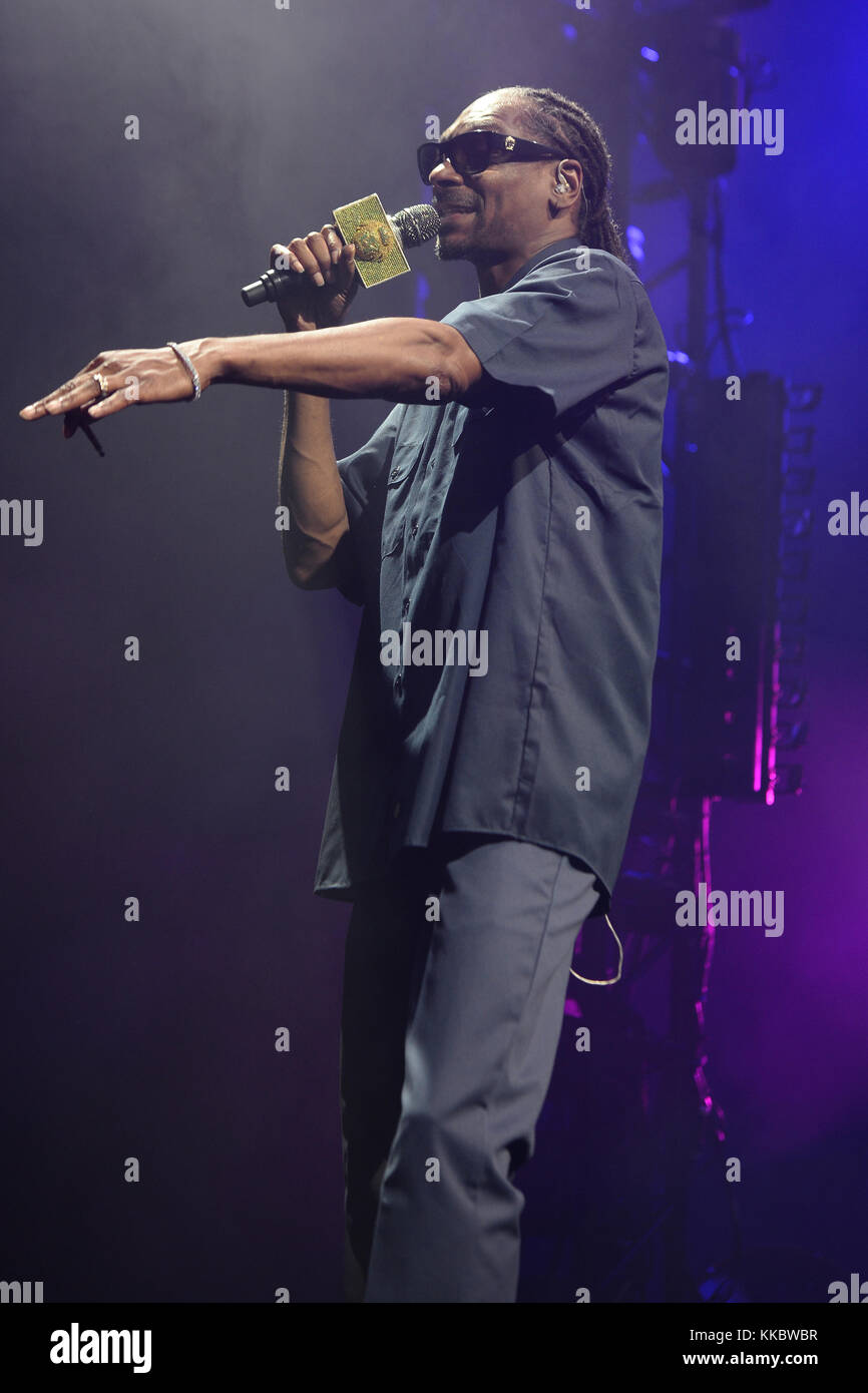 WEST PALM BEACH, FL - JULY 20: Snoop Dogg performs during opening night ...