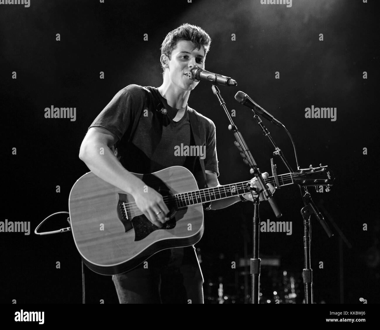 BOCA RATON, FL - JULY 15: Shawn Mendes performs on stage at Mizner Park ...